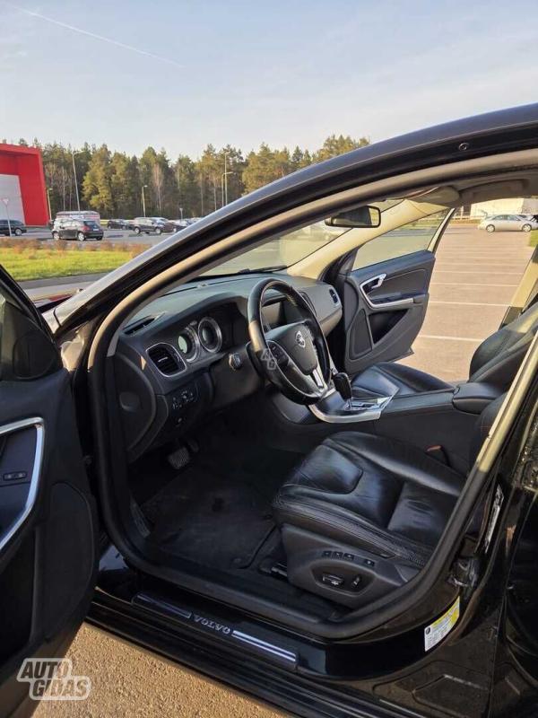 Melns Volvo S60 2012 Viļņa, ar dzinēja tilpumu 2.50 L un nobraukumu 249 tūkst. km par 5600 €, foto 10 vietnē AUTOMOTO.COM.LV