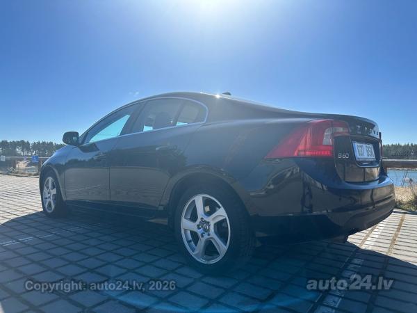 Melns Volvo S60 2012 Tallina, ar dzinēja tilpumu 2.00 L un nobraukumu 237 tūkst. km par 8000 €, foto 3 vietnē AUTOMOTO.COM.LV