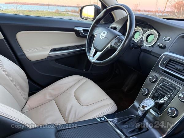 Melns Volvo S60 2012 Tallina, ar dzinēja tilpumu 2.00 L un nobraukumu 237 tūkst. km par 8000 €, foto 6 vietnē AUTOMOTO.COM.LV