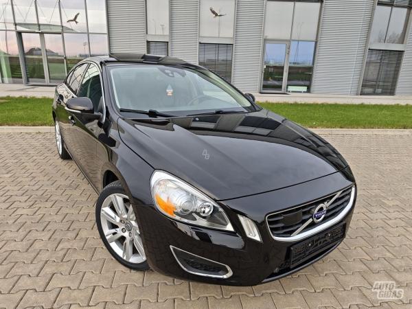 Black Volvo S60 2012 in Siauliai, with an engine capacity of 3.00 L and mileage of 226 thousand km for 8500 €, photo 3 on AUTOMOTO.COM.LV