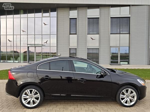 Black Volvo S60 2012 in Siauliai, with an engine capacity of 3.00 L and mileage of 226 thousand km for 8500 €, photo 4 on AUTOMOTO.COM.LV