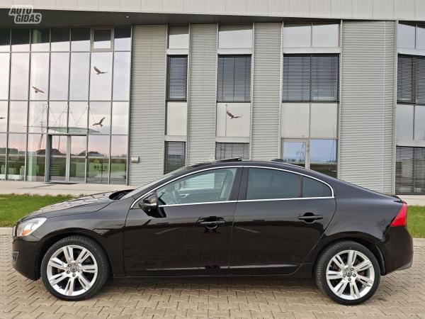Black Volvo S60 2012 in Siauliai, with an engine capacity of 3.00 L and mileage of 226 thousand km for 8500 €, photo 8 on AUTOMOTO.COM.LV
