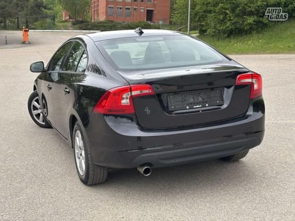 Black Volvo S60 2012 in Ukmerge, with an engine capacity of 1.60 L and mileage of 275 thousand km for 3900 €, photo 5 on AUTOMOTO.COM.LV