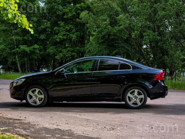 Melns Volvo S60 2012 Rīga, ar dzinēja tilpumu 2.00 L un nobraukumu 0 tūkst. km par 4800 €, foto 2 vietnē AUTOMOTO.COM.LV