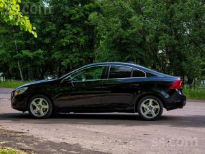 Black Volvo S60 2012 in Riga, with an engine capacity of 2.00 L and mileage of 0 thousand km for 4800 €, photo 3 on AUTOMOTO.COM.LV