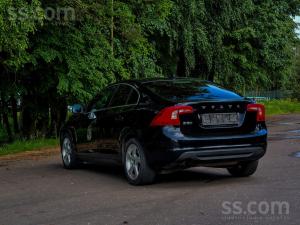 Black Volvo S60 2012 in Riga, with an engine capacity of 2.00 L and mileage of 0 thousand km for 4800 €, photo 4 on AUTOMOTO.COM.LV