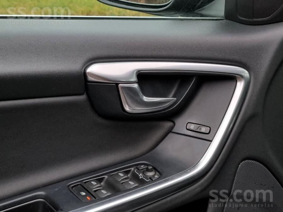 Black Volvo S60 2012 in Riga, with an engine capacity of 2.00 L and mileage of 0 thousand km for 4800 €, photo 5 on AUTOMOTO.COM.LV