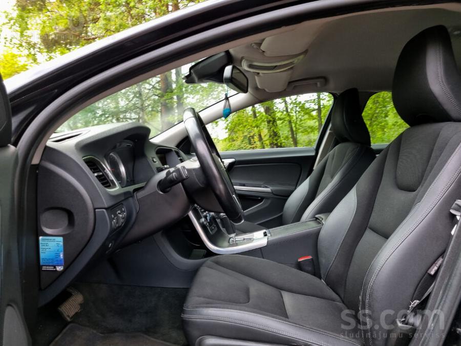 Black Volvo S60 2012 in Riga, with an engine capacity of 2.00 L and mileage of 0 thousand km for 4800 €, photo 6 on AUTOMOTO.COM.LV