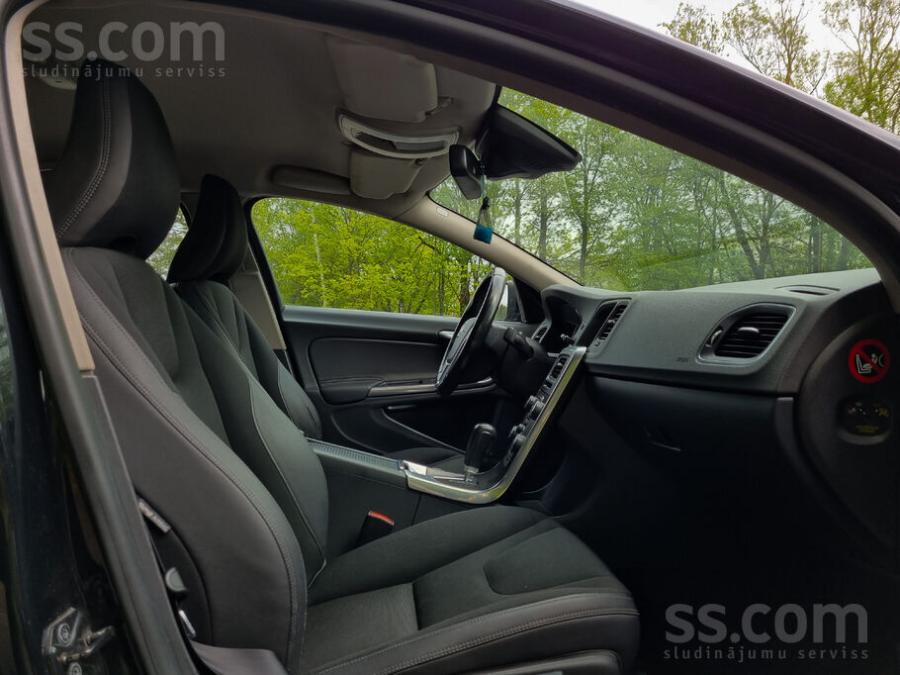 Black Volvo S60 2012 in Riga, with an engine capacity of 2.00 L and mileage of 0 thousand km for 4800 €, photo 10 on AUTOMOTO.COM.LV