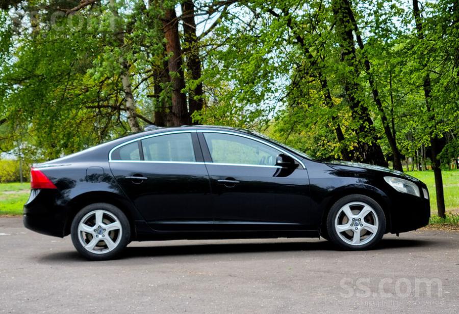 Black Volvo S60 2012 in Riga, with an engine capacity of 2.00 L and mileage of 0 thousand km for 4800 €, photo 13 on AUTOMOTO.COM.LV