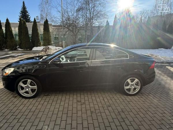 Black Volvo S60 2012 in Vilnius, with an engine capacity of 2.50 L and mileage of 220 thousand km for 4800 €, photo 1 on AUTOMOTO.COM.LV