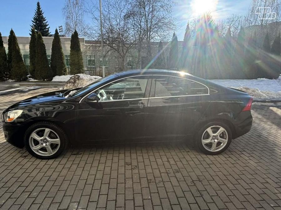 Melns Volvo S60 2012 Viļņa, ar dzinēja tilpumu 2.50 L un nobraukumu 220 tūkst. km par 4800 €, foto 1 vietnē AUTOMOTO.COM.LV