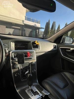 Melns Volvo S60 2012 Viļņa, ar dzinēja tilpumu 2.50 L un nobraukumu 220 tūkst. km par 4800 €, foto 9 vietnē AUTOMOTO.COM.LV