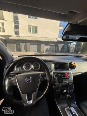 Melns Volvo S60 2012 Viļņa, ar dzinēja tilpumu 2.50 L un nobraukumu 220 tūkst. km par 4800 €, foto 14 vietnē AUTOMOTO.COM.LV
