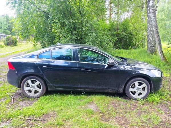 Black Volvo S60 2012 in Riga, with an engine capacity of 2.00 L and mileage of 165 thousand km for 5500 €, photo 2 on AUTOMOTO.COM.LV