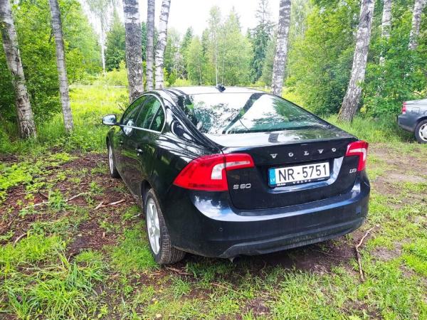 Black Volvo S60 2012 in Riga, with an engine capacity of 2.00 L and mileage of 165 thousand km for 5500 €, photo 3 on AUTOMOTO.COM.LV