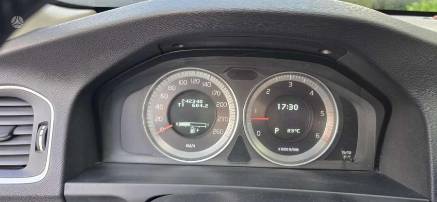 Black Volvo S60 2012 in Vilnius, with an engine capacity of 1.98 L and mileage of 242 thousand km for 4800 €, photo 12 on AUTOMOTO.COM.LV