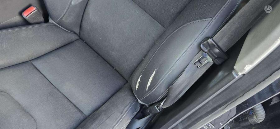 Black Volvo S60 2012 in Vilnius, with an engine capacity of 1.98 L and mileage of 242 thousand km for 4800 €, photo 13 on AUTOMOTO.COM.LV