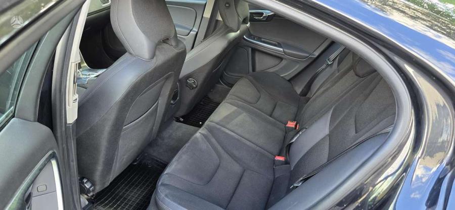 Black Volvo S60 2012 in Vilnius, with an engine capacity of 1.98 L and mileage of 242 thousand km for 4800 €, photo 14 on AUTOMOTO.COM.LV