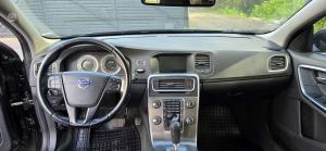 Black Volvo S60 2012 in Vilnius, with an engine capacity of 1.98 L and mileage of 242 thousand km for 4800 €, photo 15 on AUTOMOTO.COM.LV