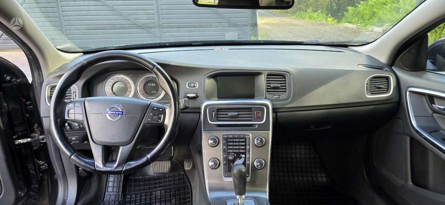 Black Volvo S60 2012 in Vilnius, with an engine capacity of 1.98 L and mileage of 242 thousand km for 4800 €, photo 15 on AUTOMOTO.COM.LV