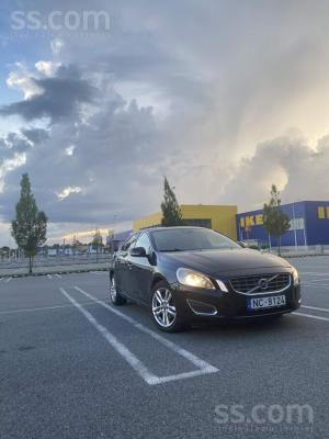 Black Volvo S60 2012 in Riga, with an engine capacity of 2.00 L and mileage of 383 thousand km for 4100 €, photo  on AUTOMOTO.COM.LV