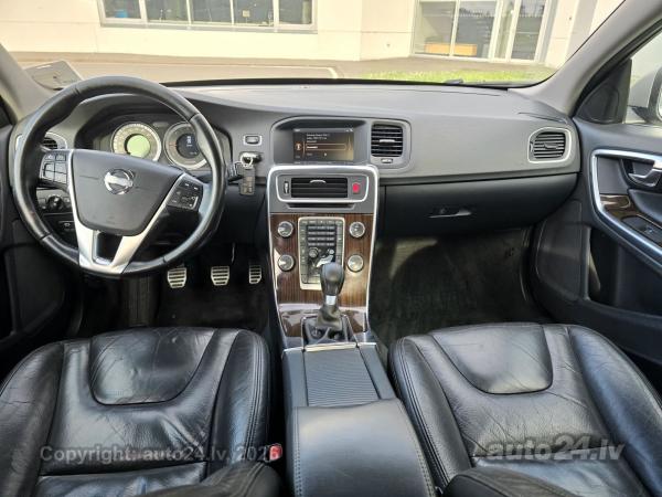 Black Volvo S60 2012 in Tallinn, with an engine capacity of 1.60 L and mileage of 312 thousand km for 6700 €, photo 7 on AUTOMOTO.COM.LV