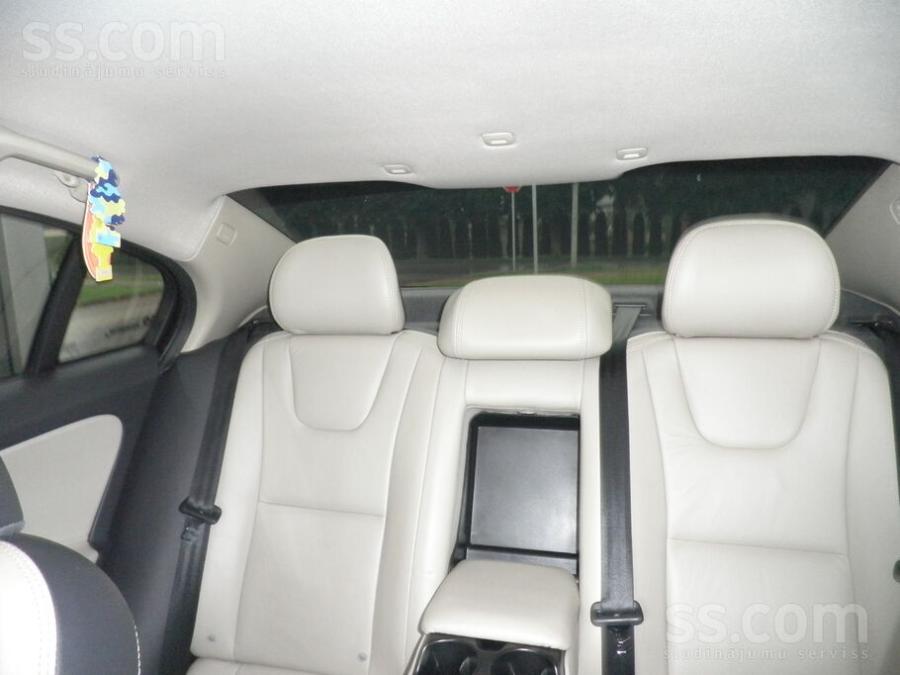 Black Volvo S60 2012 in Cesis, with an engine capacity of 1.60 L and mileage of 240 thousand km for 5990 €, photo 9 on AUTOMOTO.COM.LV