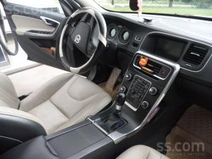 Black Volvo S60 2012 in Cesis, with an engine capacity of 1.60 L and mileage of 240 thousand km for 5990 €, photo 12 on AUTOMOTO.COM.LV