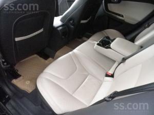 Black Volvo S60 2012 in Cesis, with an engine capacity of 1.60 L and mileage of 240 thousand km for 5990 €, photo 14 on AUTOMOTO.COM.LV