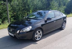 Melns Volvo S60 2012 Madona, ar dzinēja tilpumu 2.00 L un nobraukumu 312 tūkst. km par 5500 €, foto  vietnē AUTOMOTO.COM.LV