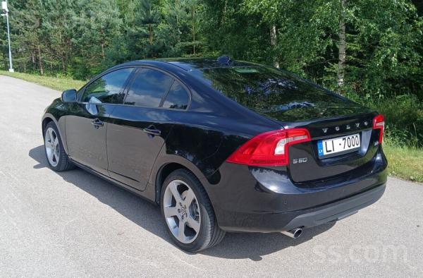 Melns Volvo S60 2012 Madona, ar dzinēja tilpumu 2.00 L un nobraukumu 312 tūkst. km par 5500 €, foto 3 vietnē AUTOMOTO.COM.LV