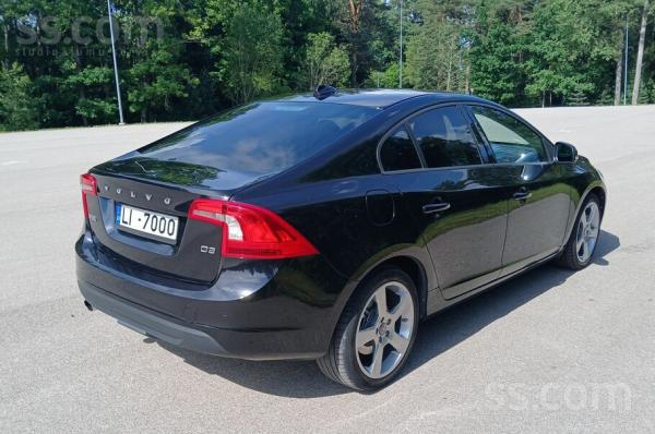 Melns Volvo S60 2012 Madona, ar dzinēja tilpumu 2.00 L un nobraukumu 312 tūkst. km par 5500 €, foto 4 vietnē AUTOMOTO.COM.LV