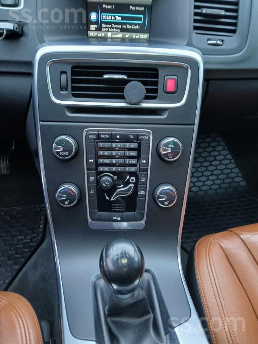 Melns Volvo S60 2012 Madona, ar dzinēja tilpumu 2.00 L un nobraukumu 312 tūkst. km par 5500 €, foto 11 vietnē AUTOMOTO.COM.LV