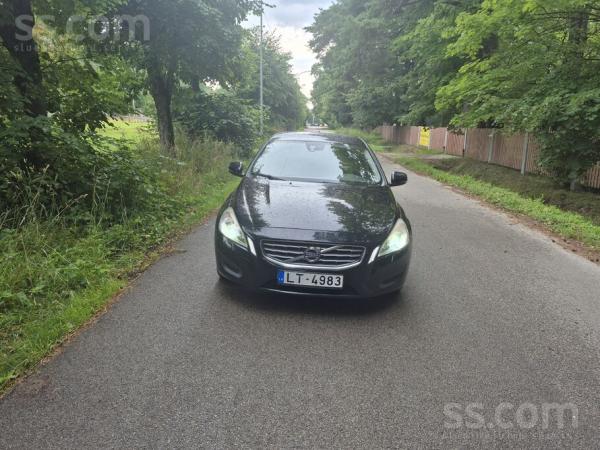 Black Volvo S60 2012 in Jurmala, with an engine capacity of 2.00 L and mileage of 266 thousand km for 4200 €, photo 1 on AUTOMOTO.COM.LV