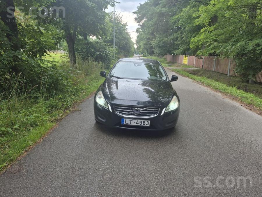 Black Volvo S60 2012 in Jurmala, with an engine capacity of 2.00 L and mileage of 266 thousand km for 4200 €, photo 1 on AUTOMOTO.COM.LV