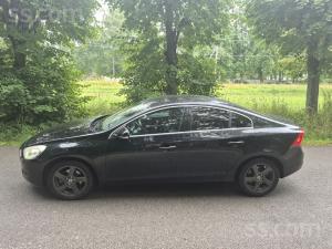 Black Volvo S60 2012 in Jurmala, with an engine capacity of 2.00 L and mileage of 266 thousand km for 4200 €, photo 4 on AUTOMOTO.COM.LV