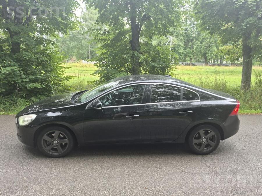 Black Volvo S60 2012 in Jurmala, with an engine capacity of 2.00 L and mileage of 266 thousand km for 4200 €, photo 4 on AUTOMOTO.COM.LV