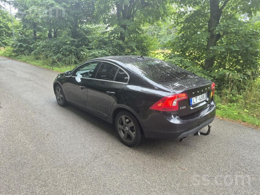 Black Volvo S60 2012 in Jurmala, with an engine capacity of 2.00 L and mileage of 266 thousand km for 4200 €, photo 5 on AUTOMOTO.COM.LV