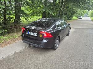 Black Volvo S60 2012 in Jurmala, with an engine capacity of 2.00 L and mileage of 266 thousand km for 4200 €, photo 7 on AUTOMOTO.COM.LV