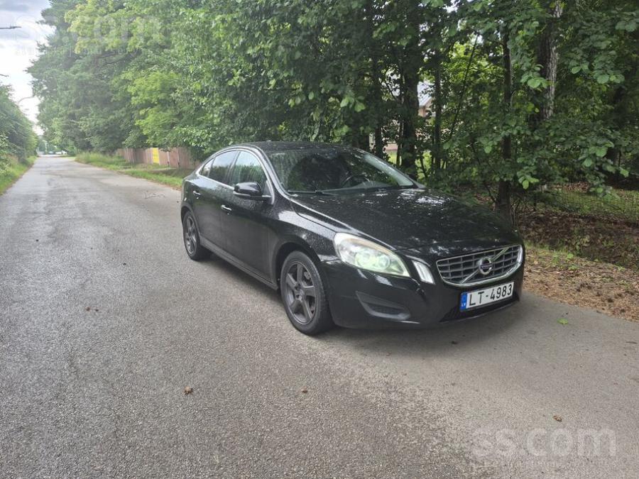 Black Volvo S60 2012 in Jurmala, with an engine capacity of 2.00 L and mileage of 266 thousand km for 4200 €, photo 10 on AUTOMOTO.COM.LV