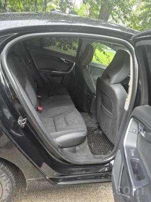 Black Volvo S60 2012 in Jurmala, with an engine capacity of 2.00 L and mileage of 266 thousand km for 4200 €, photo 11 on AUTOMOTO.COM.LV