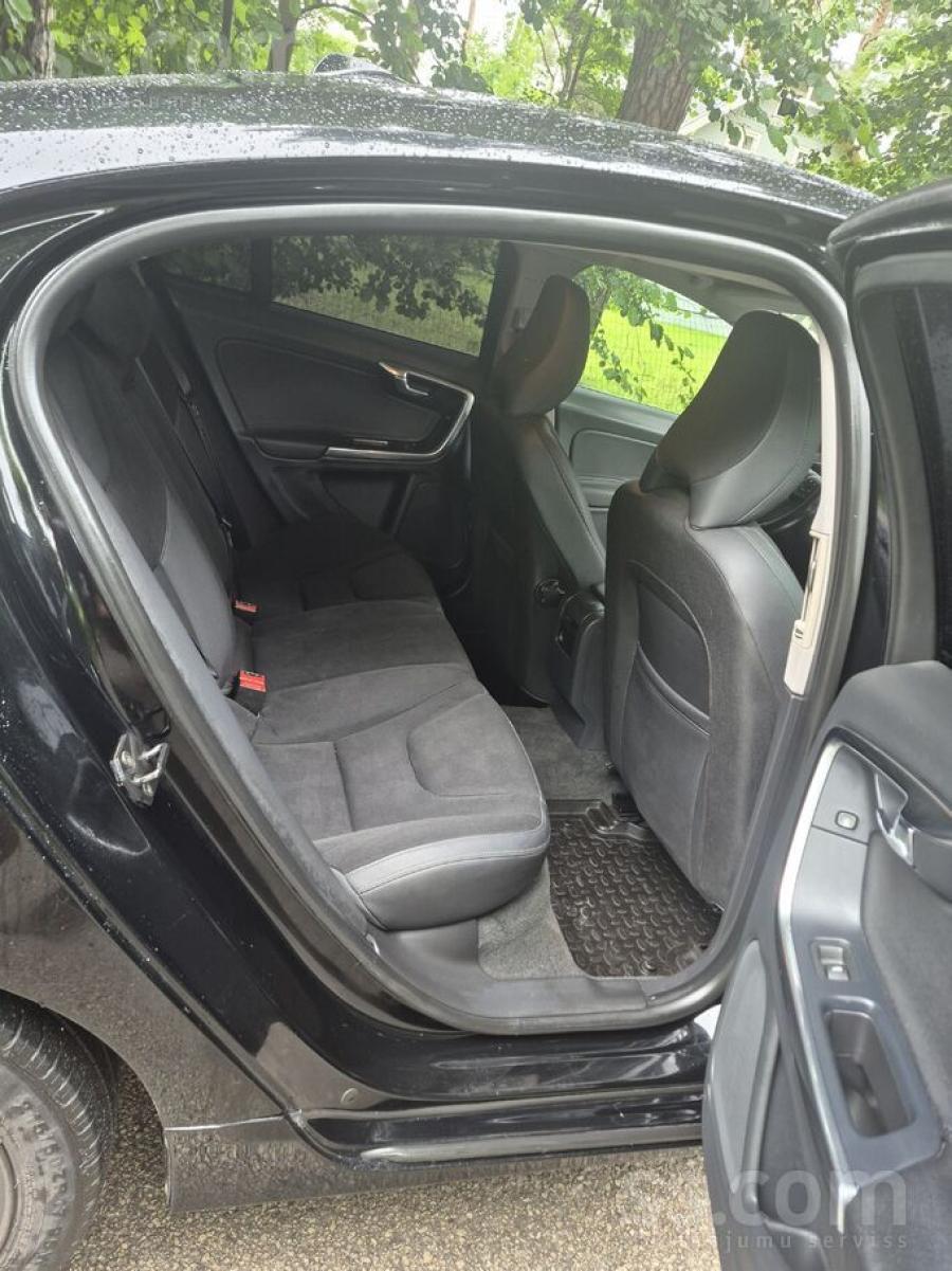 Black Volvo S60 2012 in Jurmala, with an engine capacity of 2.00 L and mileage of 266 thousand km for 4200 €, photo 11 on AUTOMOTO.COM.LV