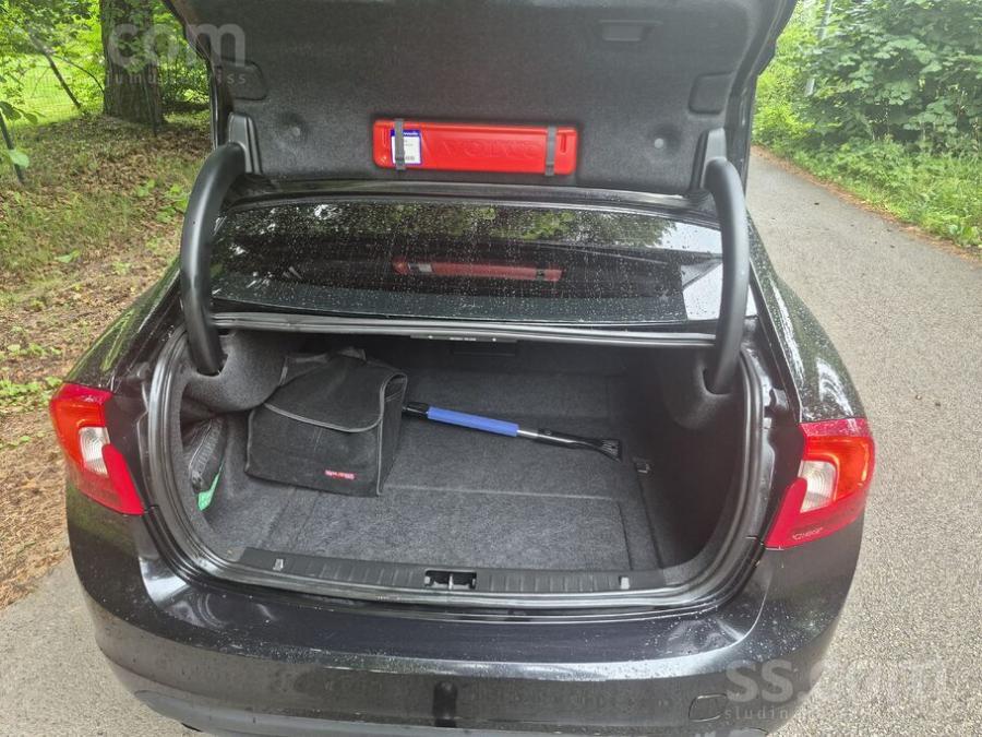 Black Volvo S60 2012 in Jurmala, with an engine capacity of 2.00 L and mileage of 266 thousand km for 4200 €, photo 12 on AUTOMOTO.COM.LV
