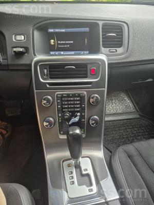 Black Volvo S60 2012 in Jurmala, with an engine capacity of 2.00 L and mileage of 266 thousand km for 4200 €, photo 13 on AUTOMOTO.COM.LV