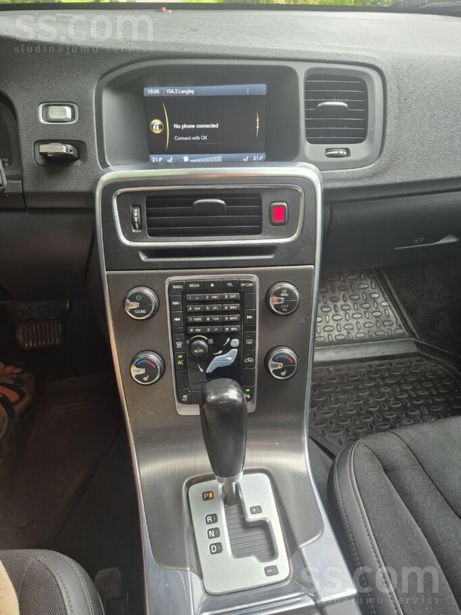 Black Volvo S60 2012 in Jurmala, with an engine capacity of 2.00 L and mileage of 266 thousand km for 4200 €, photo 13 on AUTOMOTO.COM.LV