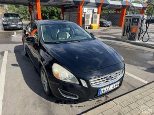 Черный Вольво С60 2012 в Вильнюс, объемом двигателя 2.50 л и пробегом 225 тыс. км за 4000 €, фото 5 на AUTOMOTO.COM.LV