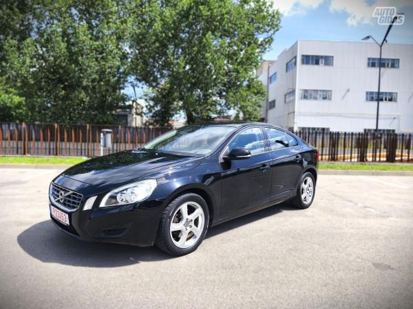 Melns Volvo S60 2012 Marijampole, ar dzinēja tilpumu 2.00 L un nobraukumu 338 tūkst. km par 4600 €, foto 1 vietnē AUTOMOTO.COM.LV
