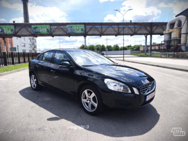 Melns Volvo S60 2012 Marijampole, ar dzinēja tilpumu 2.00 L un nobraukumu 338 tūkst. km par 4600 €, foto 2 vietnē AUTOMOTO.COM.LV