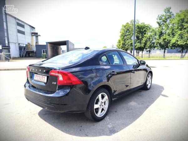 Melns Volvo S60 2012 Marijampole, ar dzinēja tilpumu 2.00 L un nobraukumu 338 tūkst. km par 4600 €, foto 3 vietnē AUTOMOTO.COM.LV